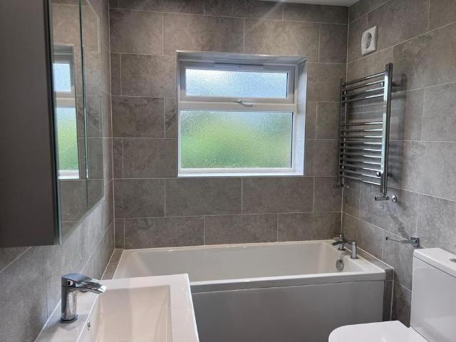 3 bedroom semi detached house to rent