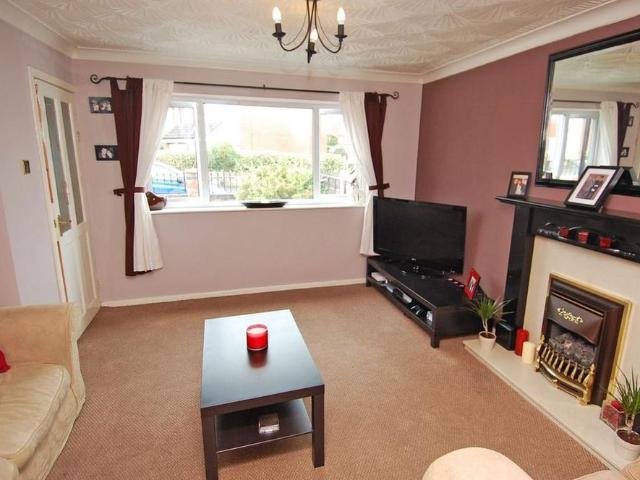 3 bedroom semi detached house to rent