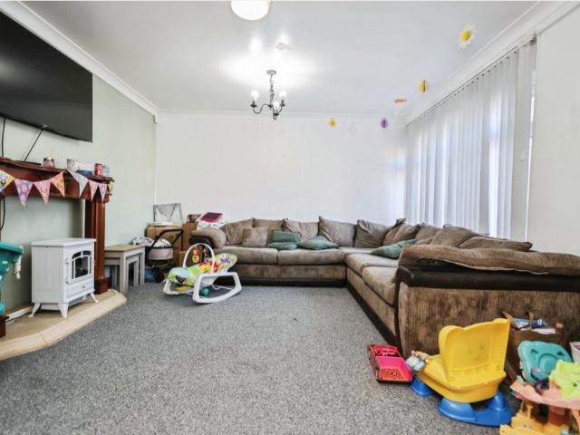 3 bedroom semi detached house to rent