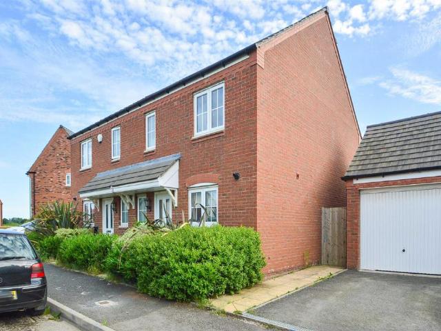3 bedroom semi detached house to rent