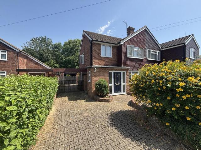 3 bedroom semi detached house to rent