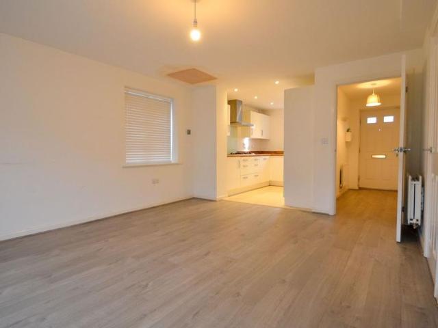 3 bedroom semi detached house to rent