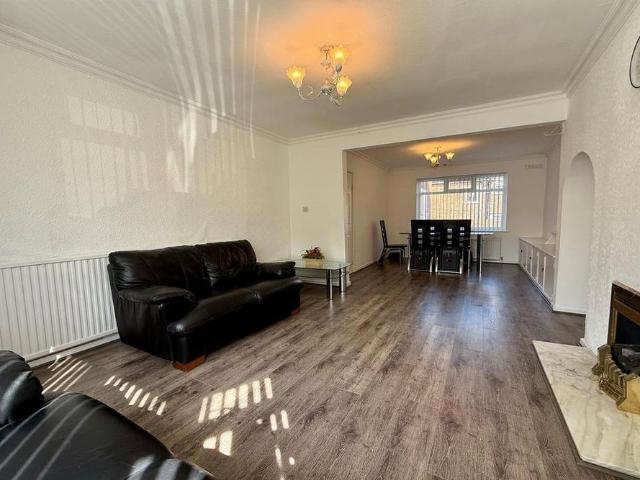 3 bedroom semi detached house to rent