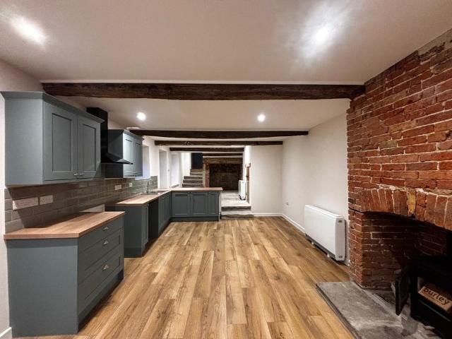 3 bedroom semi detached house to rent