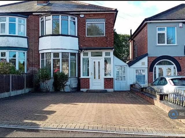 3 bedroom semi detached house to rent