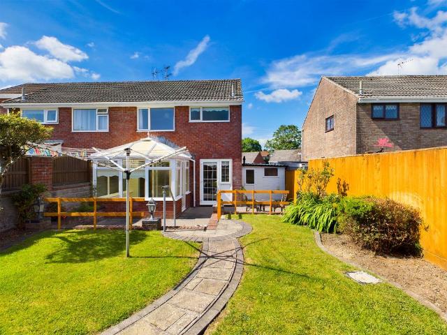 3 bedroom semi detached house to rent