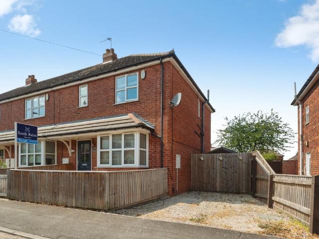 3 bedroom semi detached house to rent