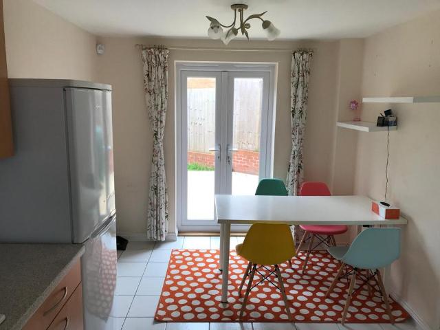 3 bedroom semi detached house to rent