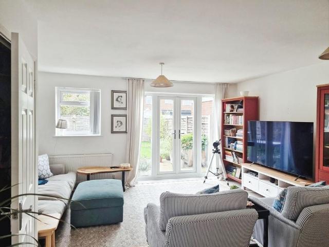 3 bedroom semi detached house to rent