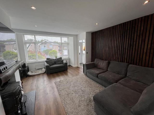 3 bedroom semi detached house to rent