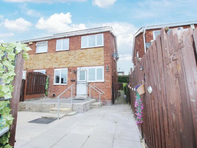 3 bedroom semi detached house to rent