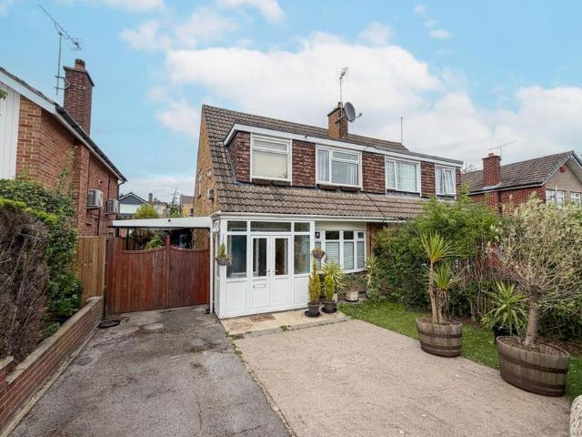3 bedroom semi detached house to rent