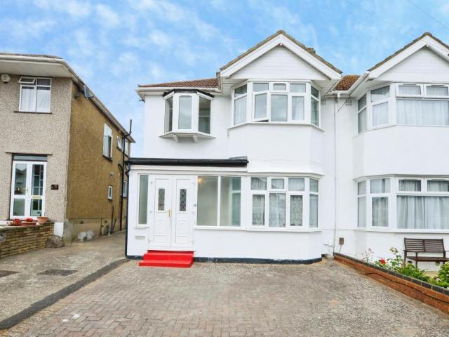 3 bedroom semi detached house to rent