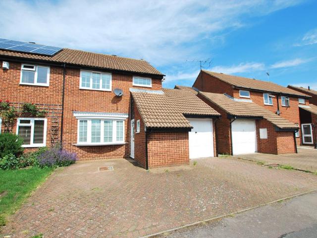 3 bedroom semi detached house to rent