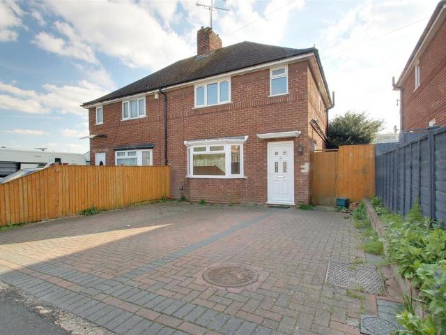 3 bedroom semi detached house to rent