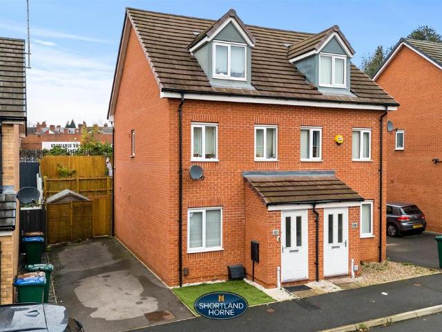 3 bedroom semi detached house to rent