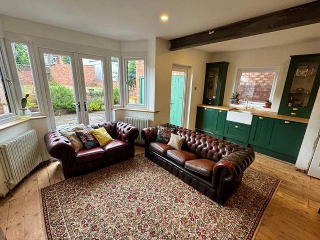 3 bedroom semi detached house to rent