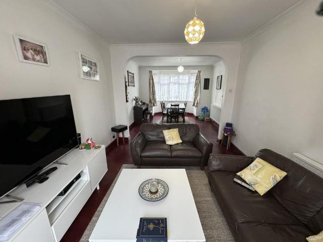 3 bedroom semi detached house to rent