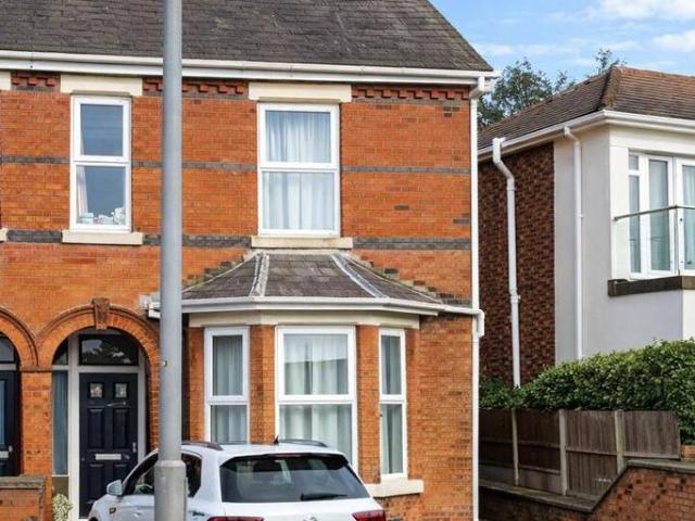 3 bedroom semi detached house to rent