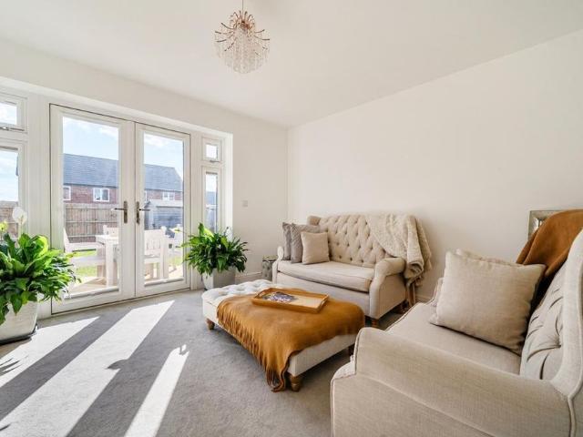 3 bedroom semi detached house to rent