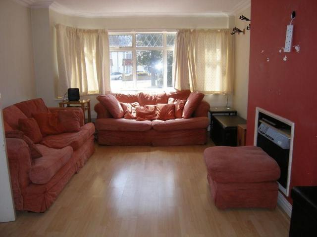3 bedroom semi detached house to rent
