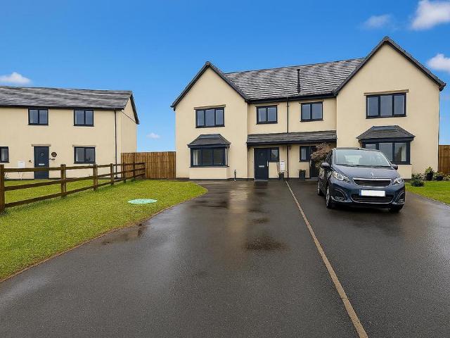 3 bedroom semi detached house to rent
