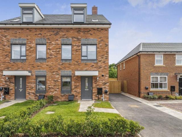 3 bedroom semi detached house to rent