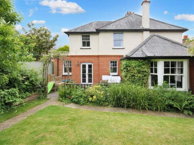 3 bedroom semi detached house to rent