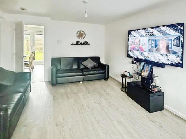 3 bedroom semi detached house to rent