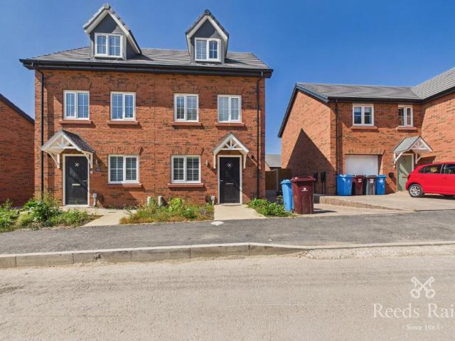 3 bedroom semi detached house to rent