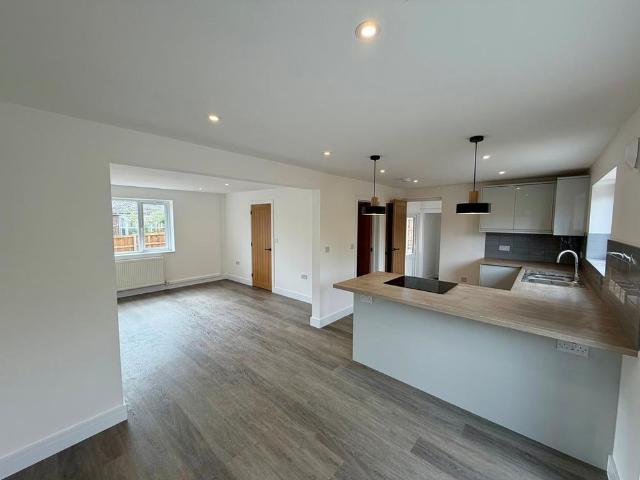 3 bedroom semi detached house to rent