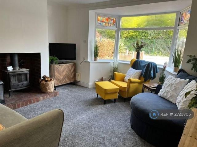 3 bedroom semi detached house to rent
