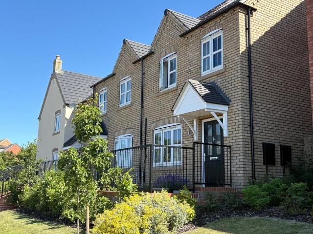 3 bedroom semi detached house to rent