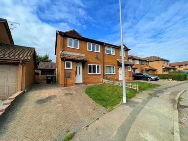 3 bedroom semi detached house to rent