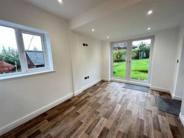 3 bedroom semi detached house to rent