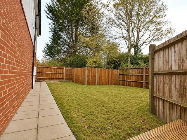 3 bedroom semi detached house to rent