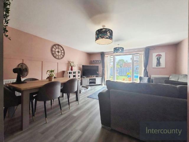 3 Bedroom Semi Detached House To Rent
