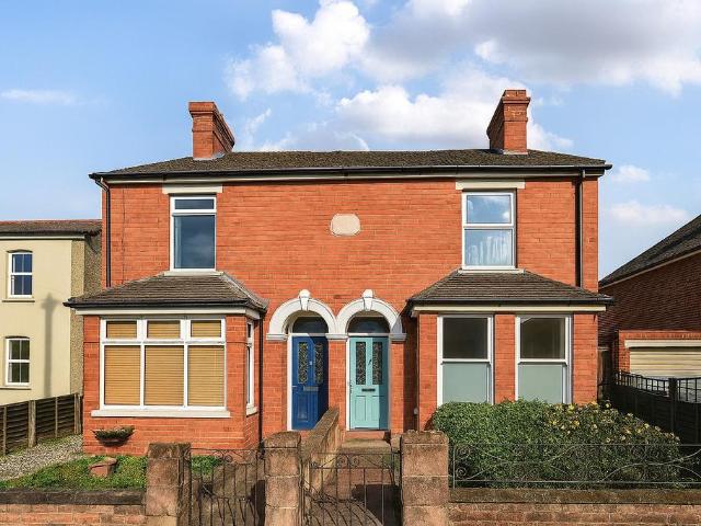 3 bedroom semi detached house to rent