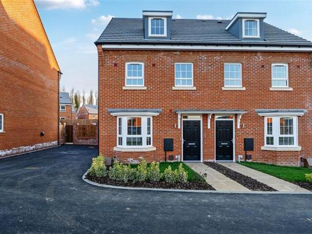 3 bedroom semi detached house to rent