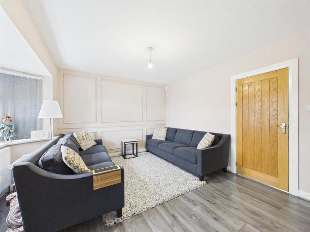 3 bedroom semi detached house to rent