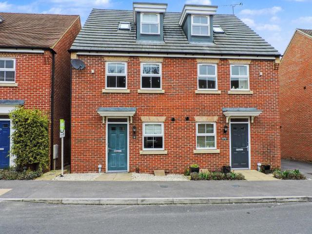 3 bedroom semi detached house to rent