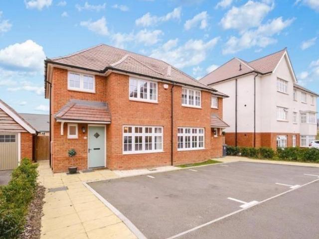 3 bedroom semi detached house to rent