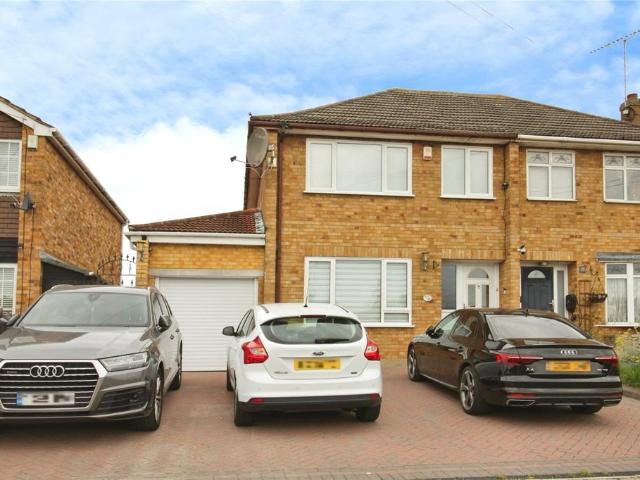 3 bedroom semi detached house to rent