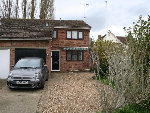 3 bedroom semi detached house to rent