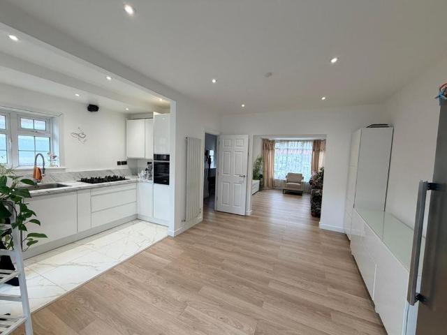 3 bedroom semi detached house to rent