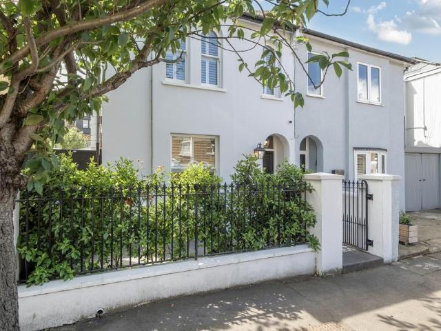 3 bedroom semi detached house to rent