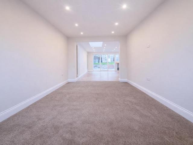 3 bedroom semi detached house to rent