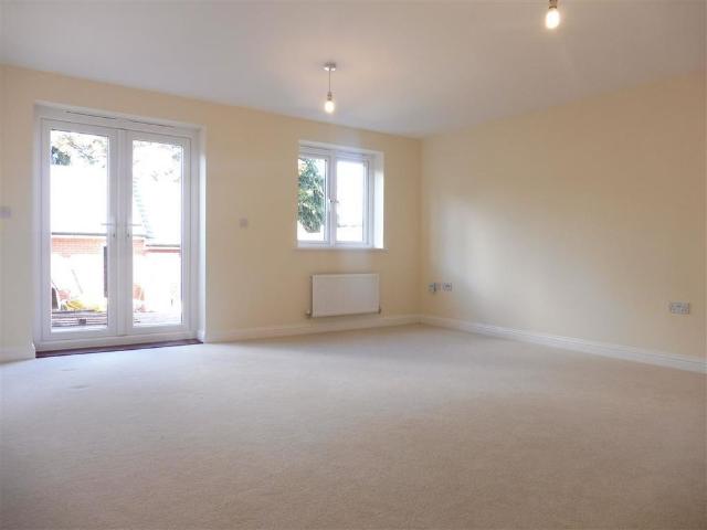 3 bedroom semi detached house to rent