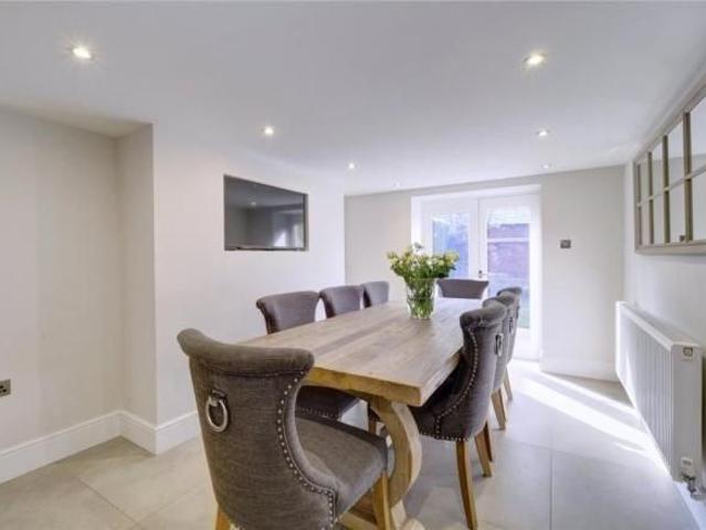3 bedroom semi detached house to rent