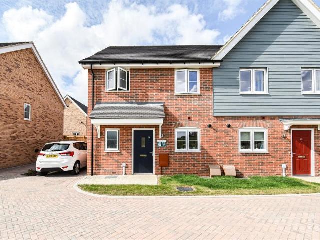 3 bedroom semi detached house to rent